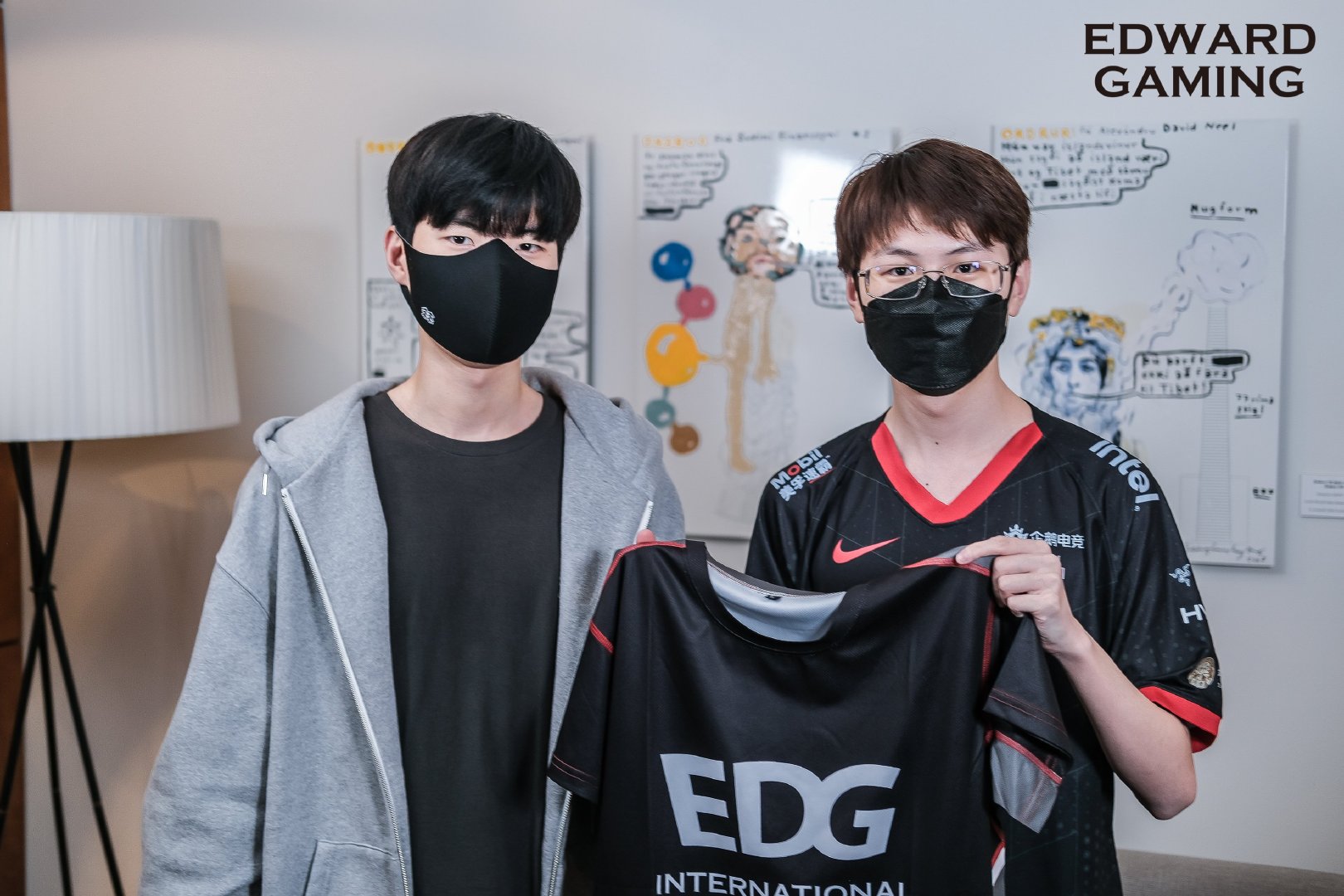 EDG分享Meiko、Flandre与Deft、Morgan交换礼物返图~_来自网易大神圈子_超凡电竞LOL