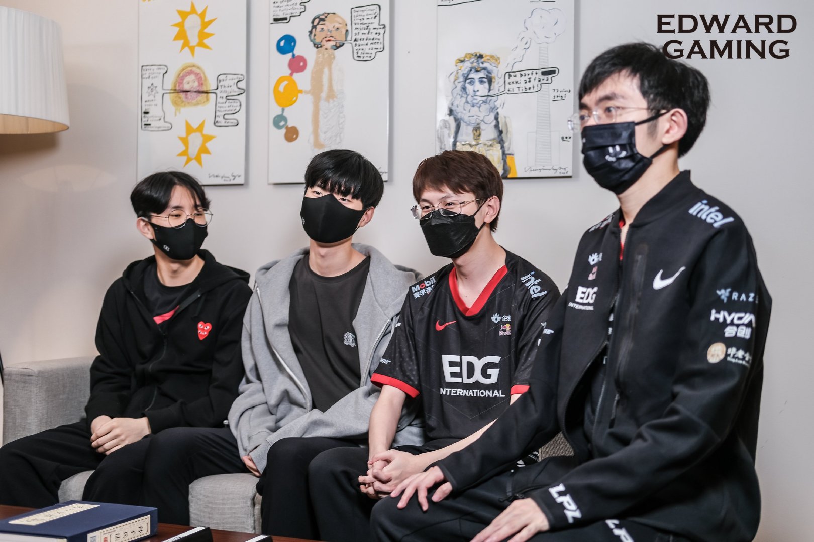 EDG分享Meiko、Flandre与Deft、Morgan交换礼物返图~_来自网易大神圈子_超凡电竞LOL